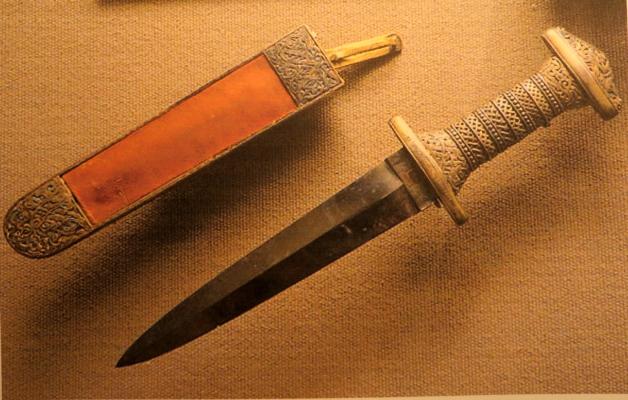 „Der Dicke“ und der Dolch