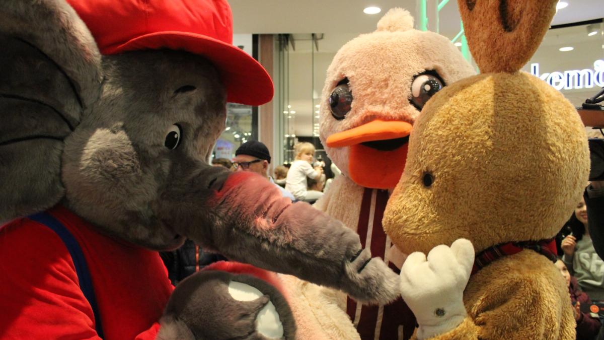 Benjamin Blümchen trifft den Hasen Felix