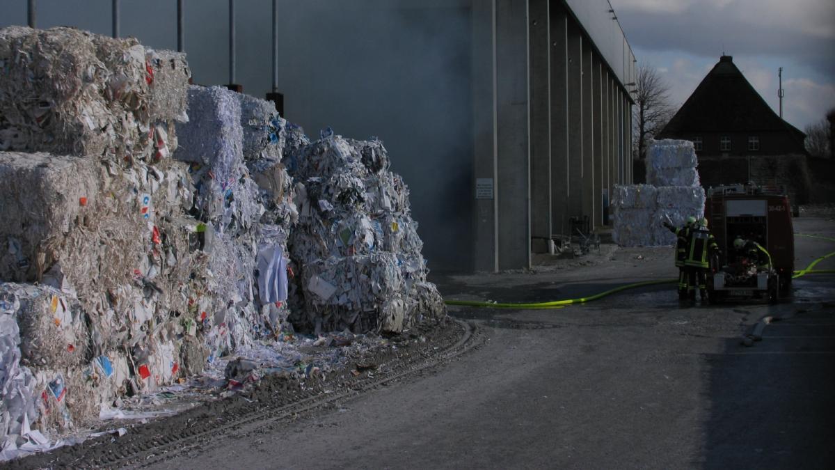 Steinbeis: Feuer in Altpapier-Box