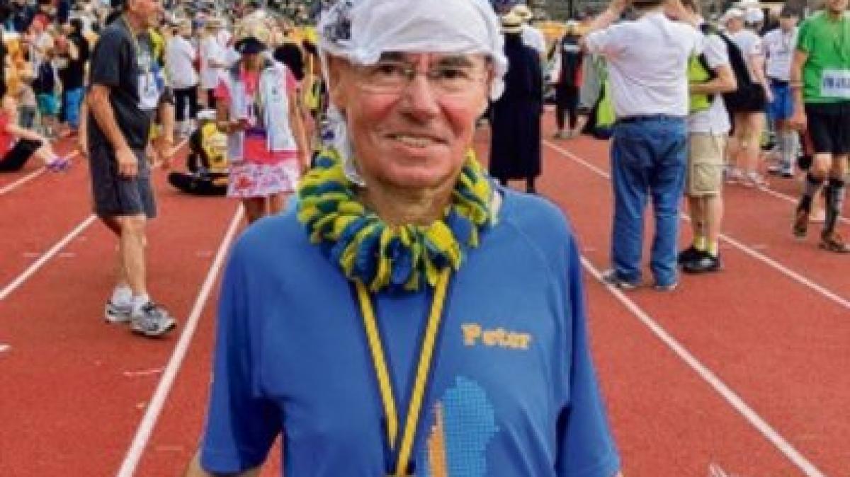 Peter Wieneke im Ziel: sein 1000. Marathon!