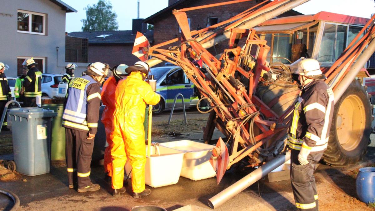 Gefahrguteinsatz nach Trecker-Unfall