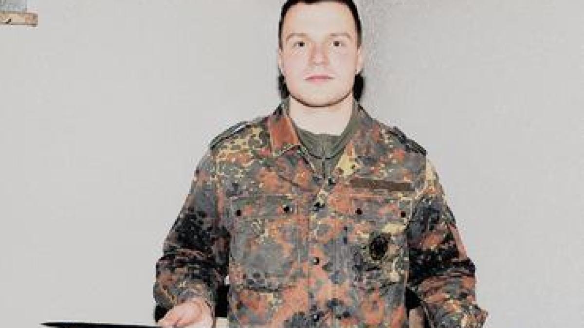 Stramm stehen zum Studieren