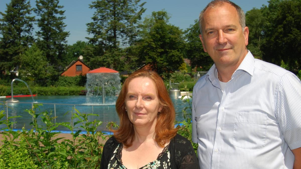 Kürzere Öffnungszeiten: Dem Freibad Quickborn fehlen die Bademeis