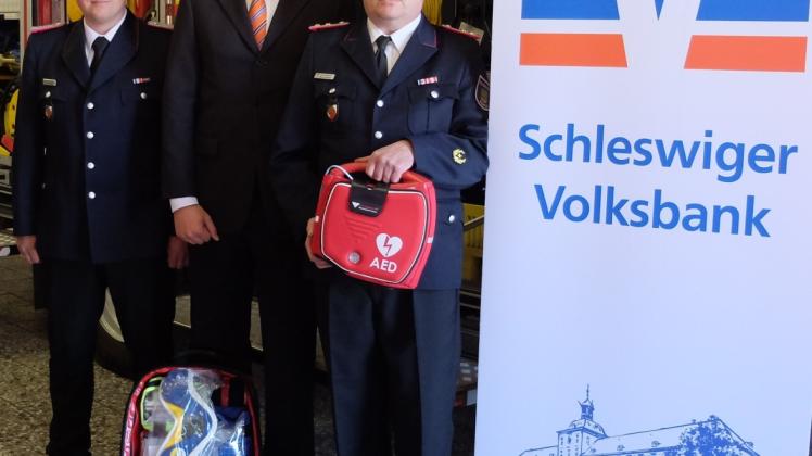 Feuerwehr freut sich über „Defi“ | SHZ