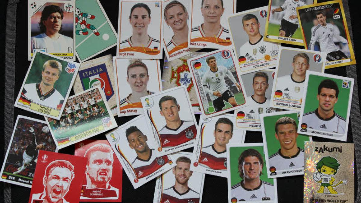 Tauschbörse für Sammelbilder im Museum