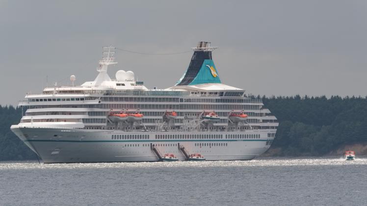 Die MS Artania eröffnet die Kreuzfahrtschiffsaison