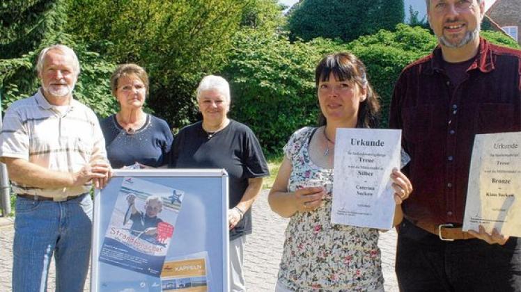 Zwei Berliner mit einem Koffer in Kappeln