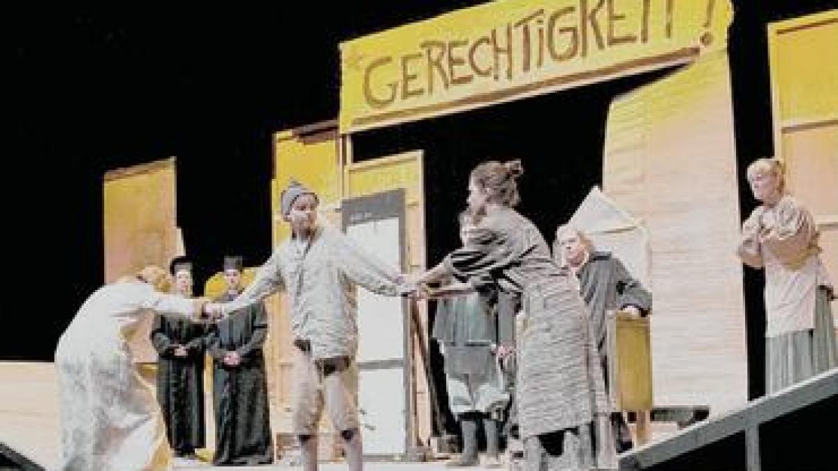 Entstaubter Brecht begeistert auch die Jugend