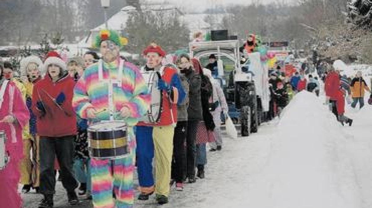 Barkelsby feiert Rosenmontag mit Musik und Farbe | SHZ