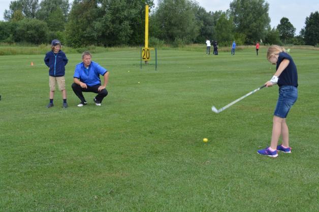 Golfplatz fest in Kinderhand | SHZ