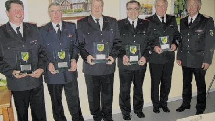 Amtsfeuerwehr verabschiedet langgediente Wehrführer
