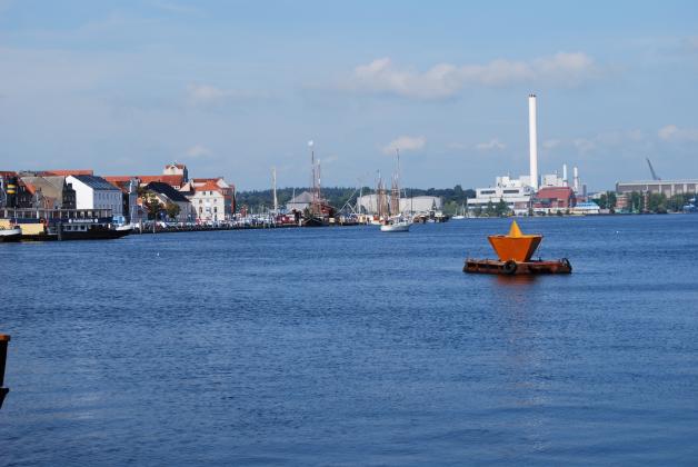 Ein Papierboot in der Not
