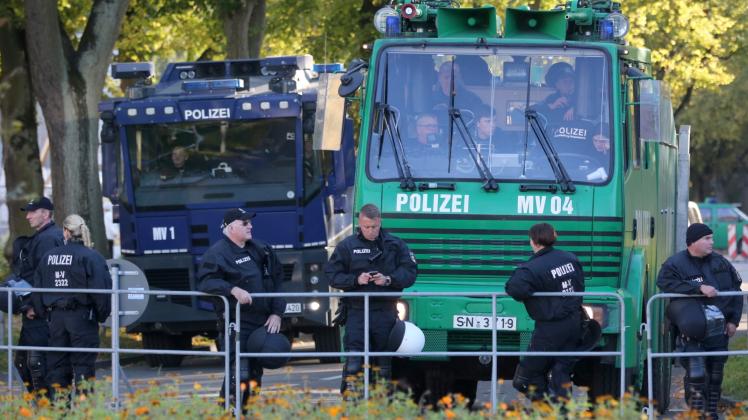 Polizei zeigt massive Präsenz | SVZ