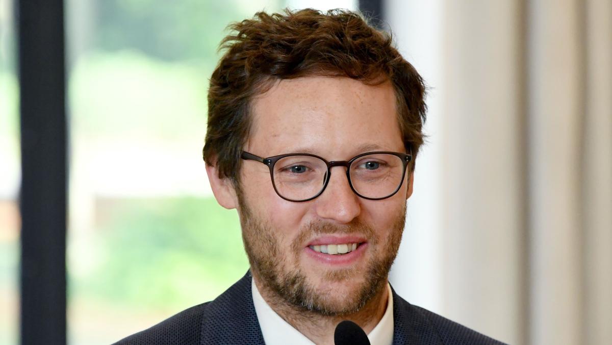 Erste Amtshandlung: Jan Philipp Albrecht bringt Bauern auf die Ba | SHZ
