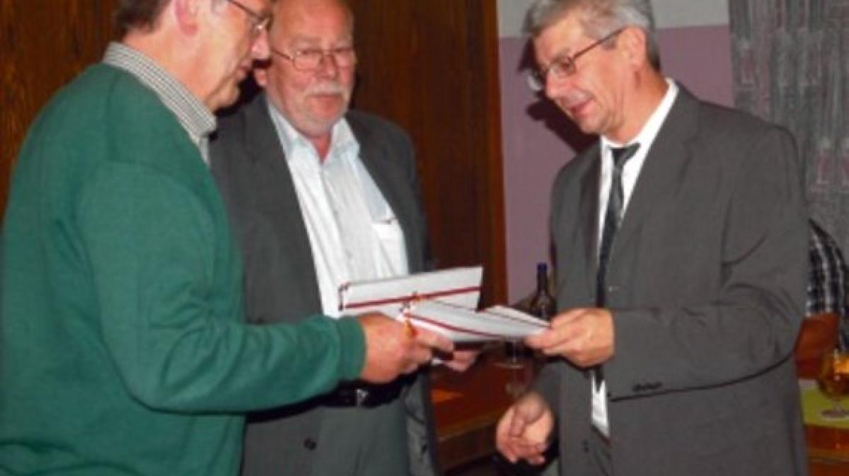 CDU Bosau dankt Meier und Haß für 40-jährige Treue | SHZ