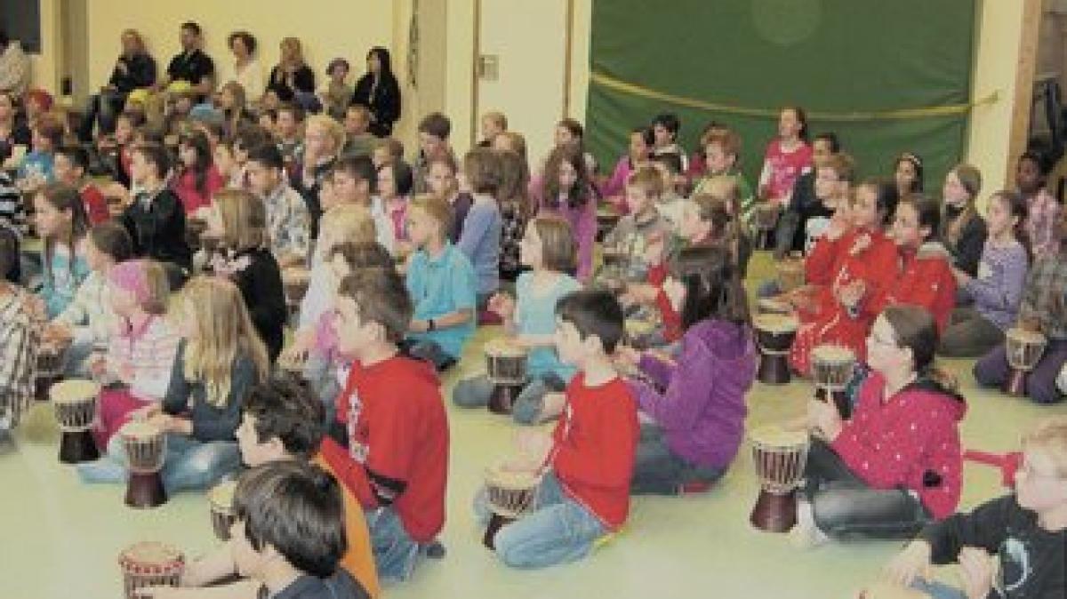 Trommelzauber in der Turnhalle | SHZ