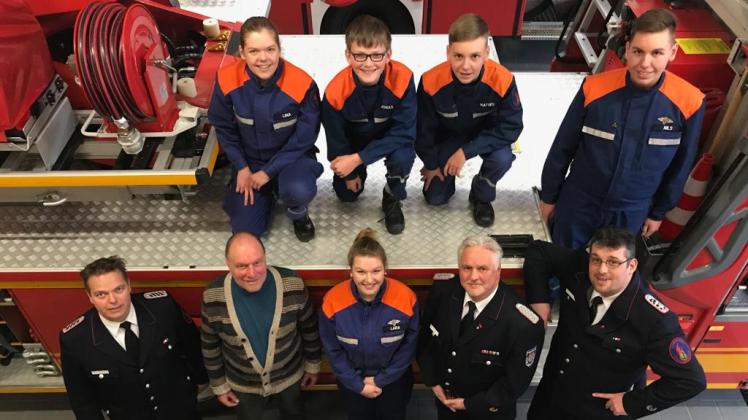 Übungseinsatz für die Jugendfeuerwehr in der Sprottenschule
