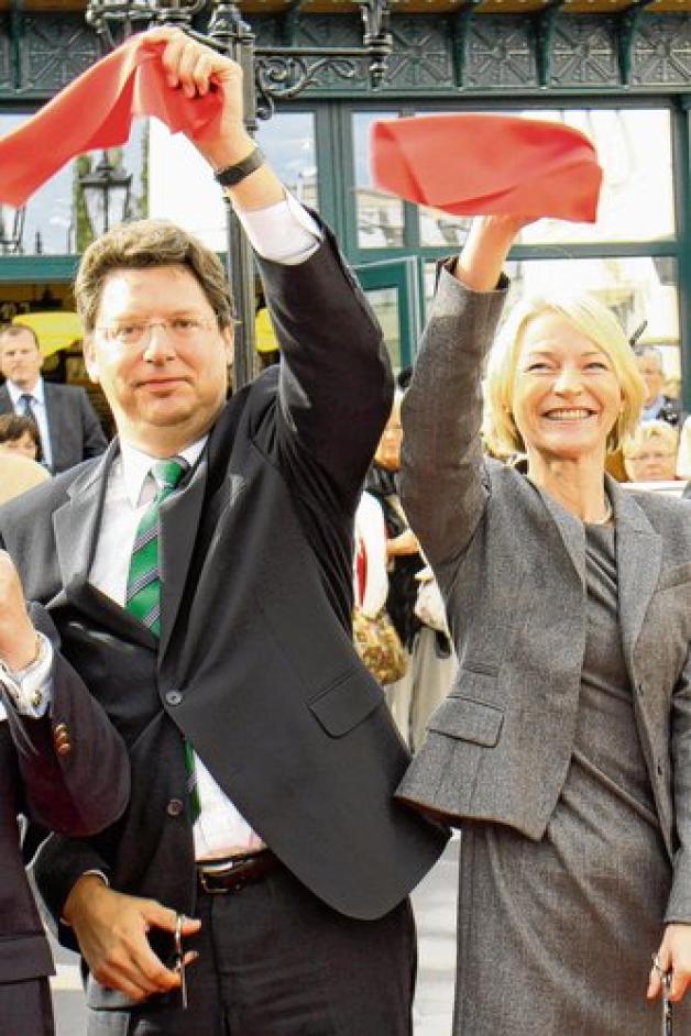 Tausende Besucher strömten ins Einkaufsdorf