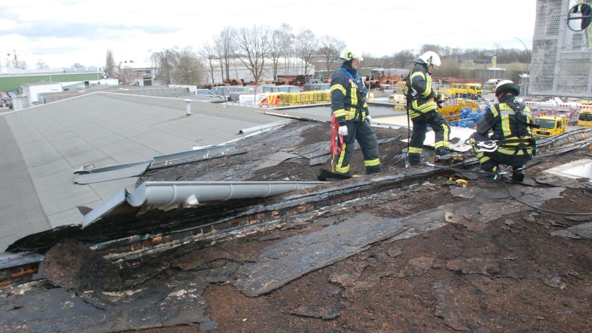 Vom Winde verweht: Teerdach abgedeckt