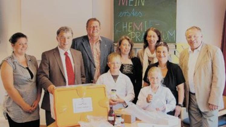 Ein Chemiebaukasten für die Schule