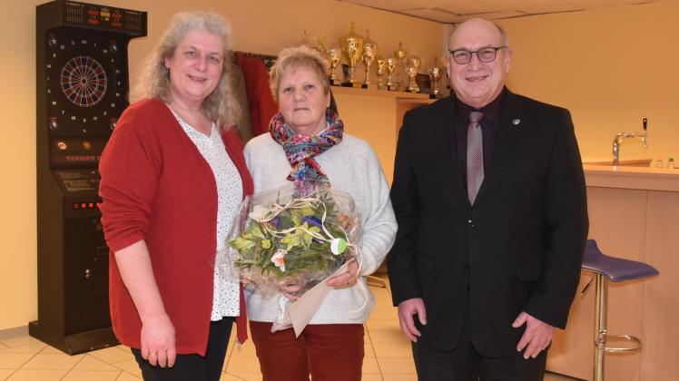 Verdienstnadel für Jutta Stegemann | SHZ