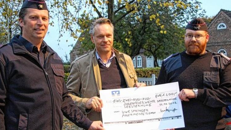 Jugendwehr freut sich über neues Zelt