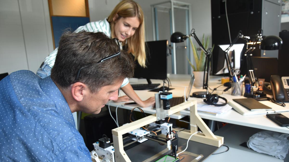 Apkudo: Test-Roboter für Smartphones made in Flensburg