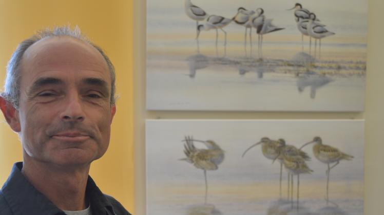 Christopher Schmidt und seine lebendig eingefangenen Vögel