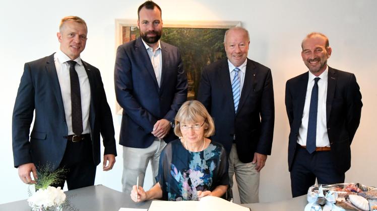 Goldenes Buch der Stadt Husum: Ehepaar Eggers erst als Klostervor