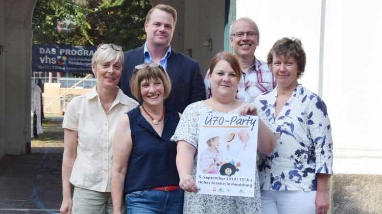 In der VHS steigt die größte Ü-70-Tanzparty in Schleswig-Holstein