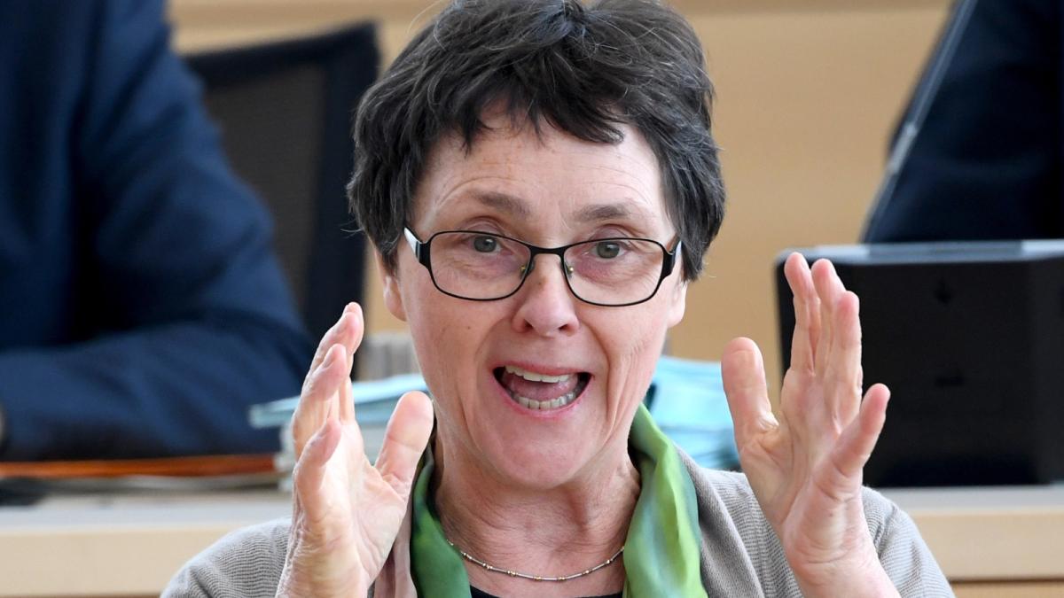 Monika Heinold feiert mit beim 100. Geburtstag der Arbeiterwohlfa