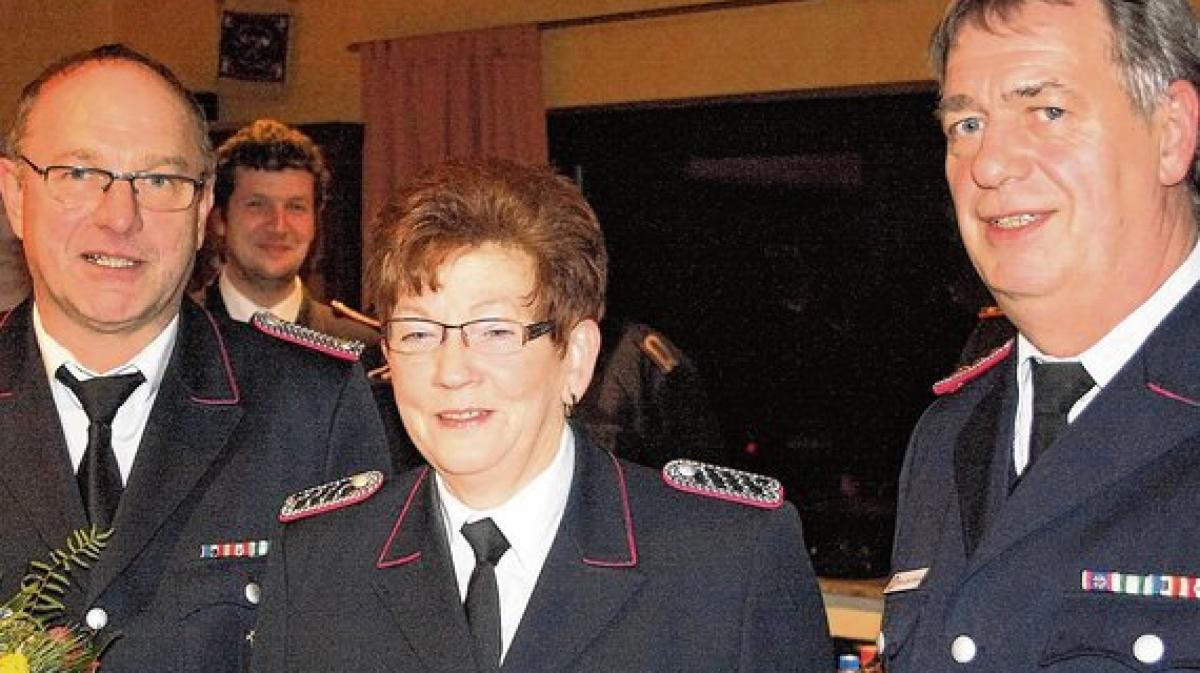 Engagierte Frau bei der Wehr