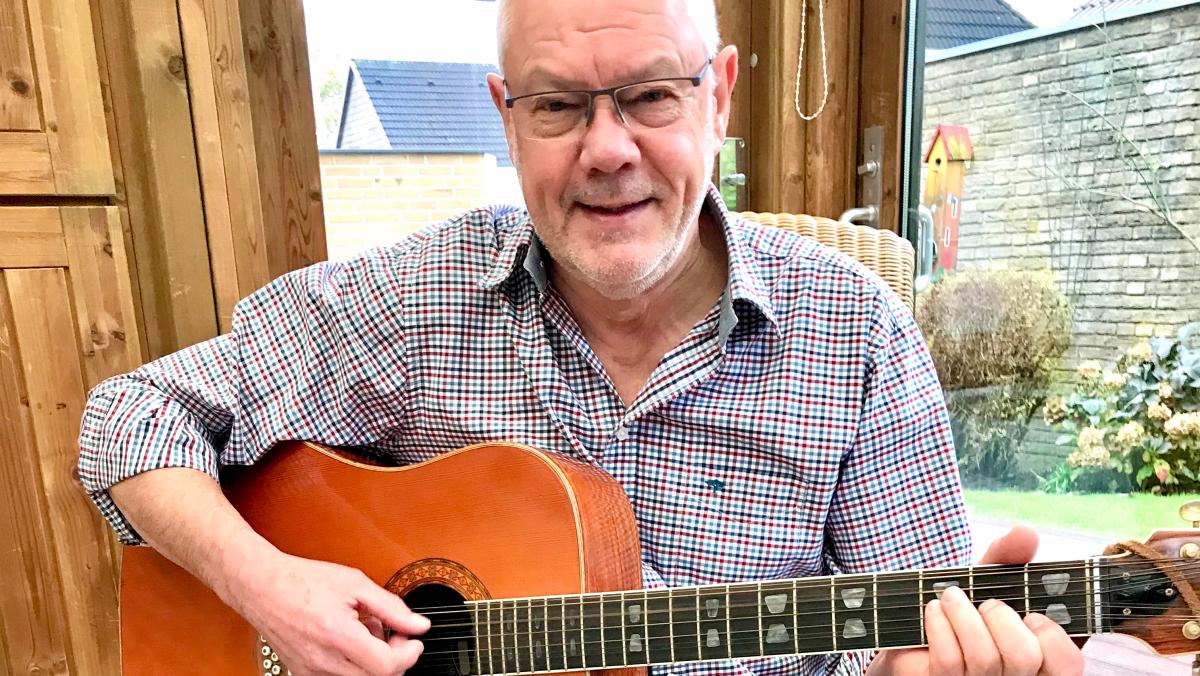 Günter Herrmann präsentiert sein neues Kinderliederbuch „Leder fö