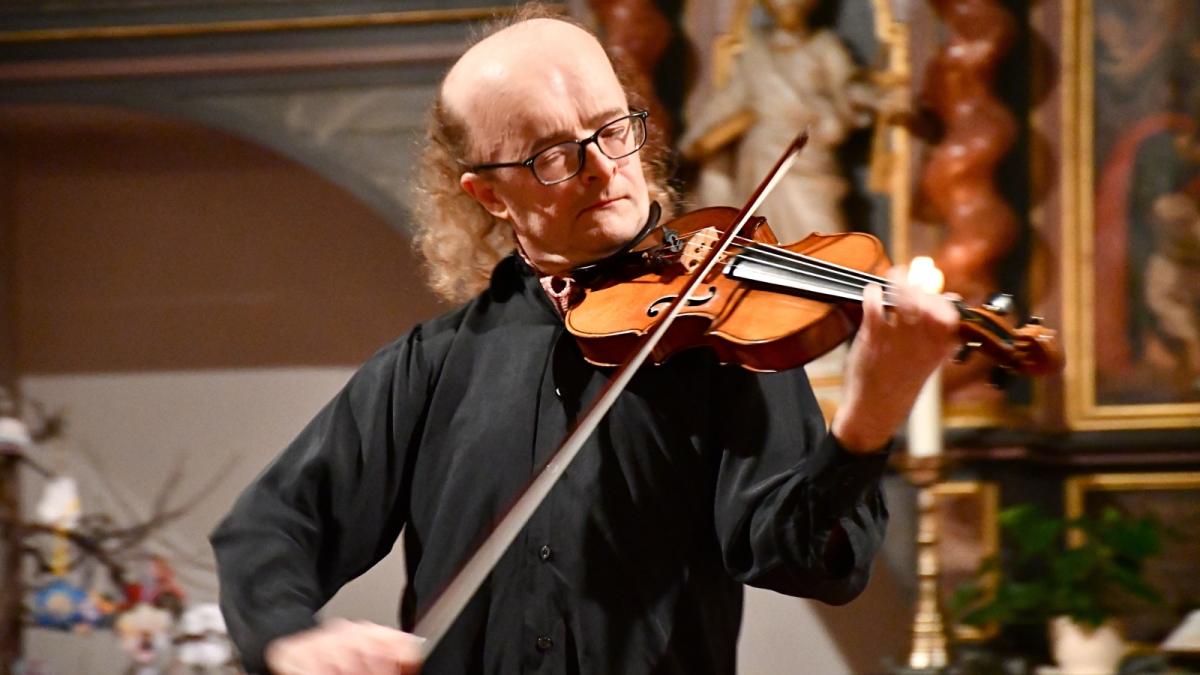 „Im Schein des Mondes”: Meistergeiger Ian Mardon spielt Eigenkomp | SHZ