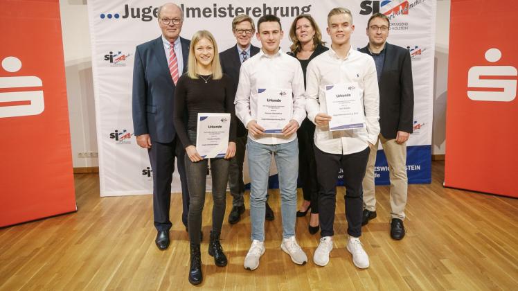 Verdiente Ehrung für Paulina Kayßer,Kjell Butzke und Hannes Himm