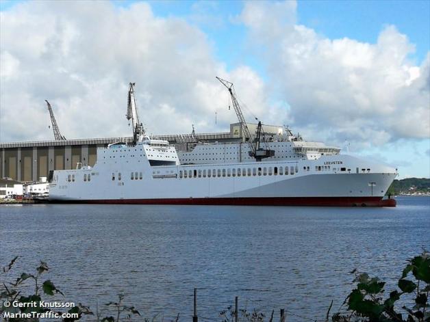 „Leevsten“: Flensburger Ro-Ro-Fähre vor Anker in Kiel