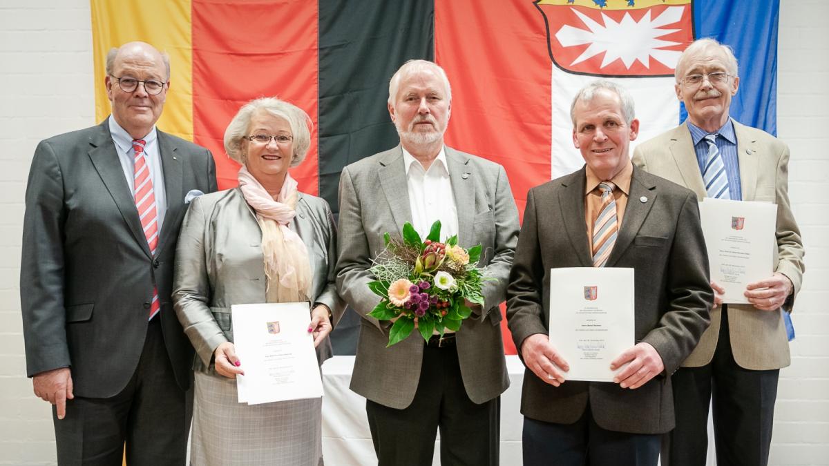 Hans-Hermann Sass und Bernd Reimers erhalten Verdienstnadel des L