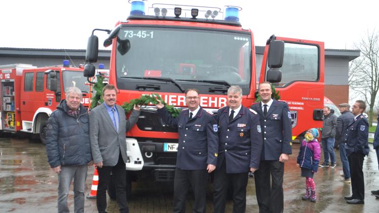 Mit Spreizer und Rettungsschere: Neues Fahrzeug in Dienst gestell