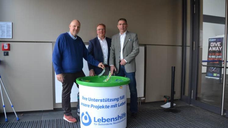 Spendentrichter in den Holstenhallen hilft Menschen mit Behinderu