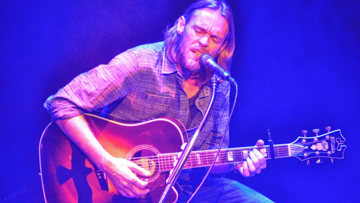 Musik mit Statement: Pohlmann plaudert und spielt im Max | SHZ