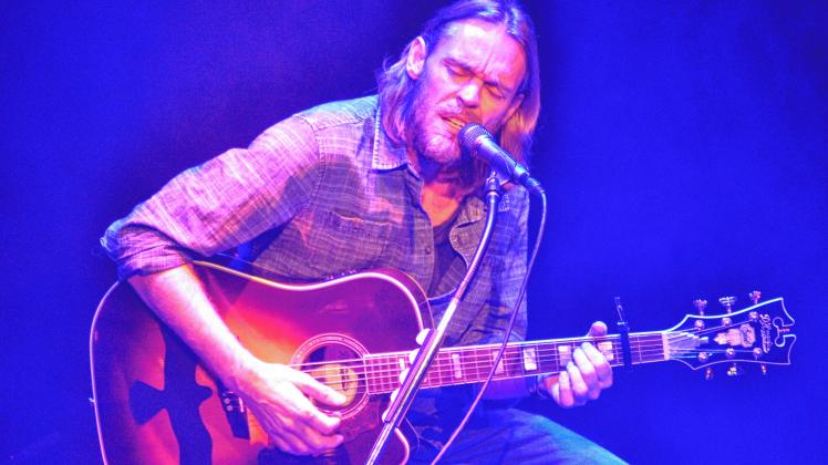 Musik mit Statement: Pohlmann plaudert und spielt im Max | SHZ