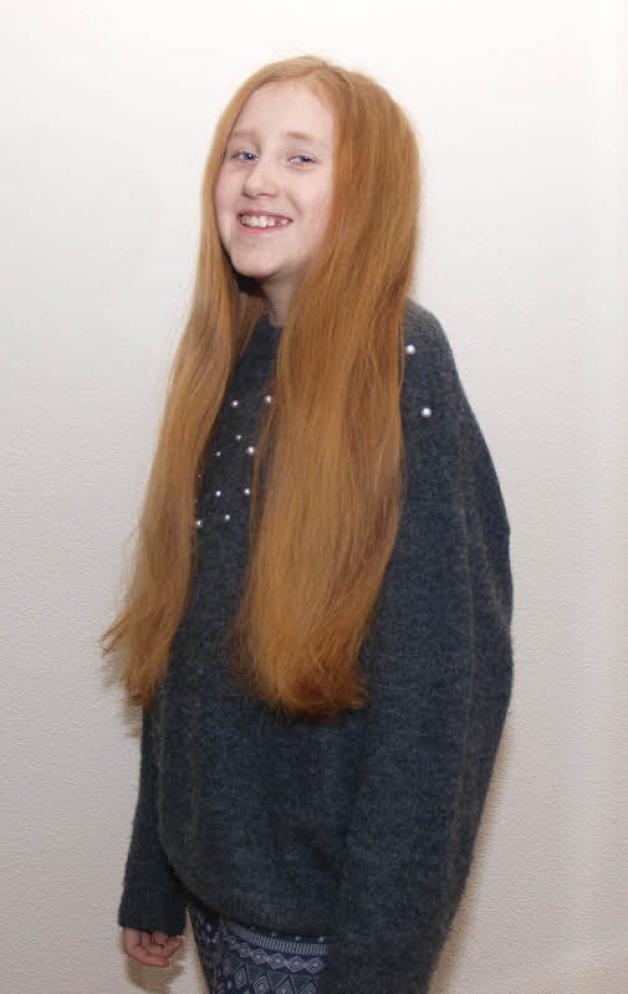 Lena trennt sich von 40 Zentimeter Haarpracht und hilft damit kra