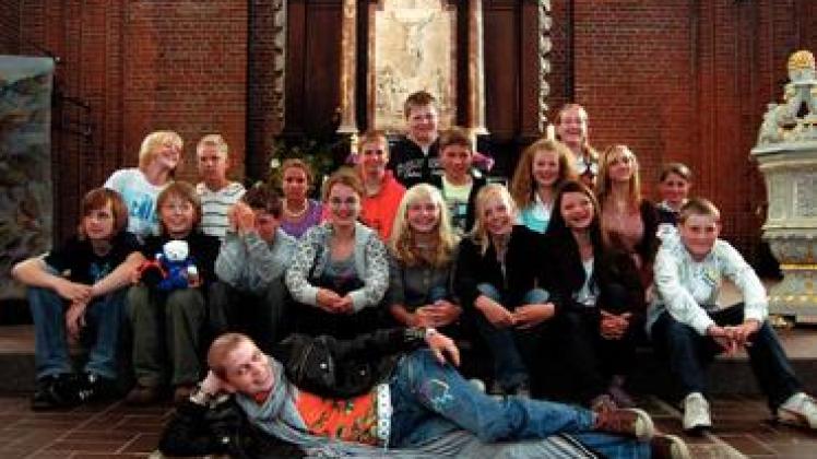 Jugendliche gestalten ihren Gottesdienst mit Predigt und Lieder