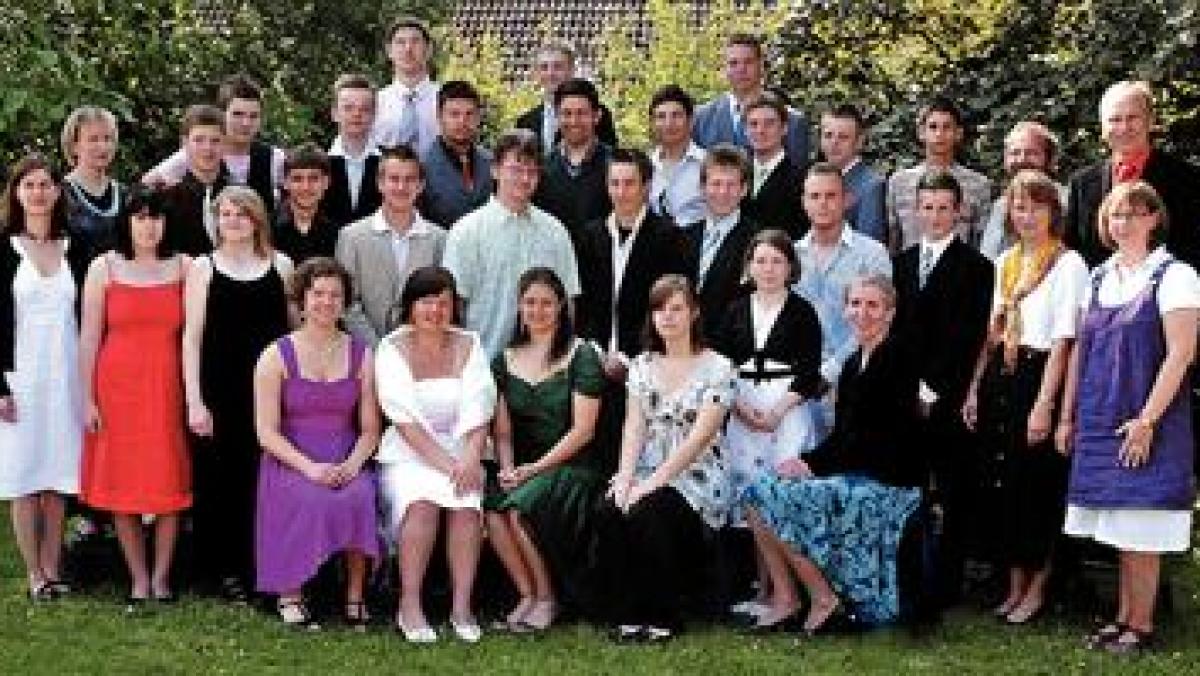Schul-Abschied in festlicher Garderobe