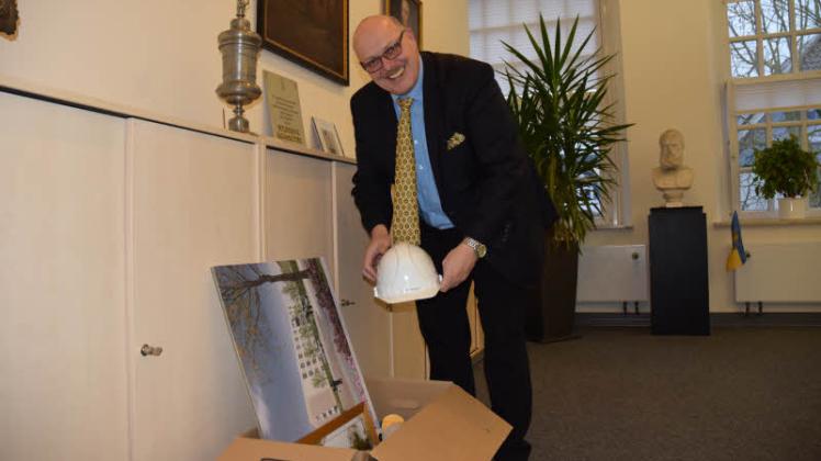 Arthur Christiansen packt seine Sachen