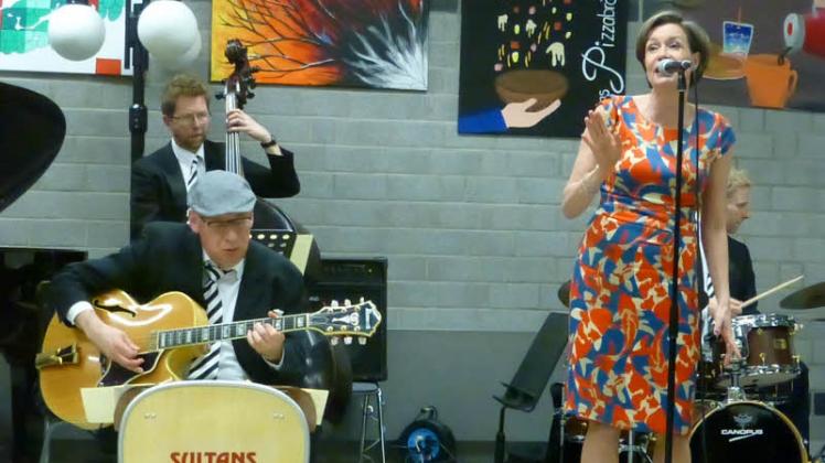 „Doc Koehler’s Sultans of Swing“ heizen dem Publikum im Satruper