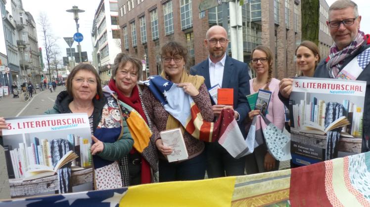 Feridun Zaimoglu eröffnet den "Literaturschal" in Neumünster