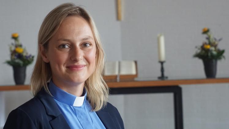 Pastorin und Instagramerin Josephine Teske predigt in der Bäckere