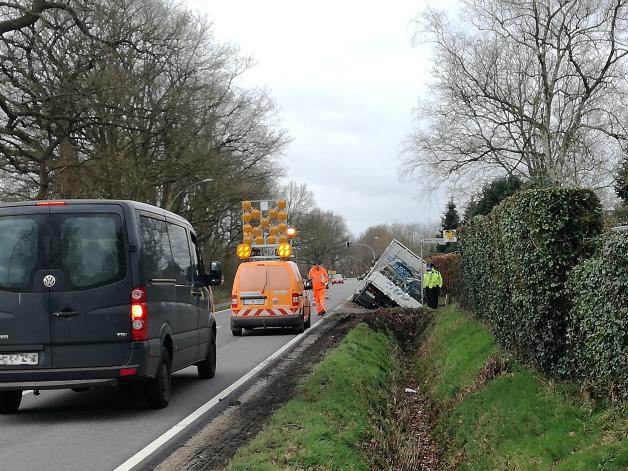 Zwischen Pinneberg und Wedel: Stockender Verkehr nach Lkw-Unfall
