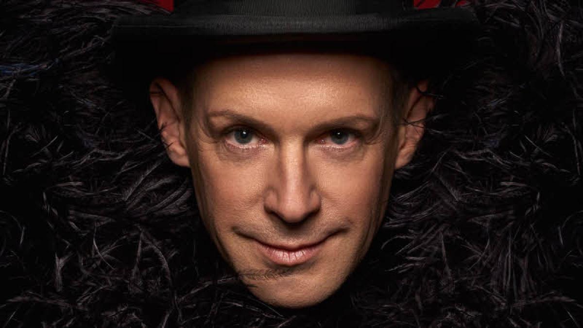 Chansonnier Tim Fischer feiert mit seiner Band Bühnenjubiläum im